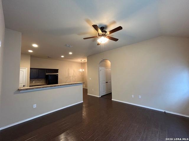 697 Creekside Cir
