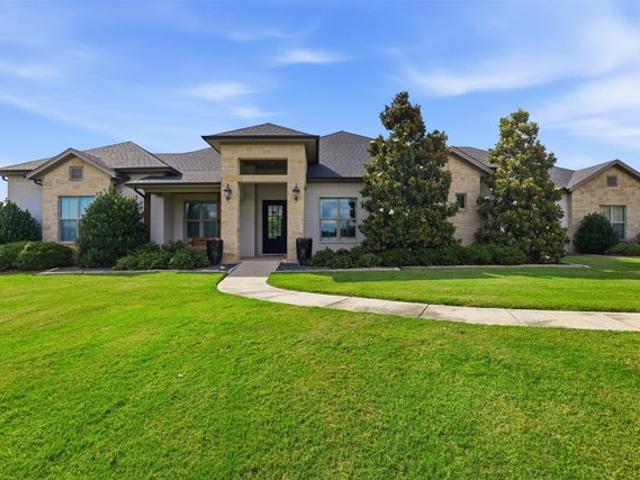 697 E Canyon Creek Ln, Weatherford, TX 76087