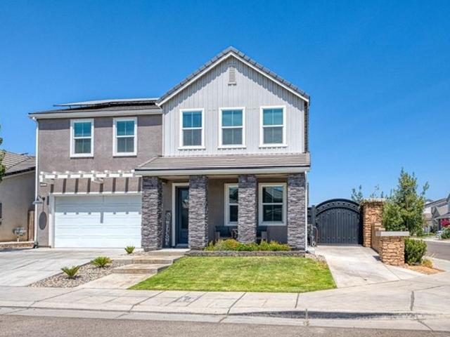 697 Expedition Way, Madera, CA 93636