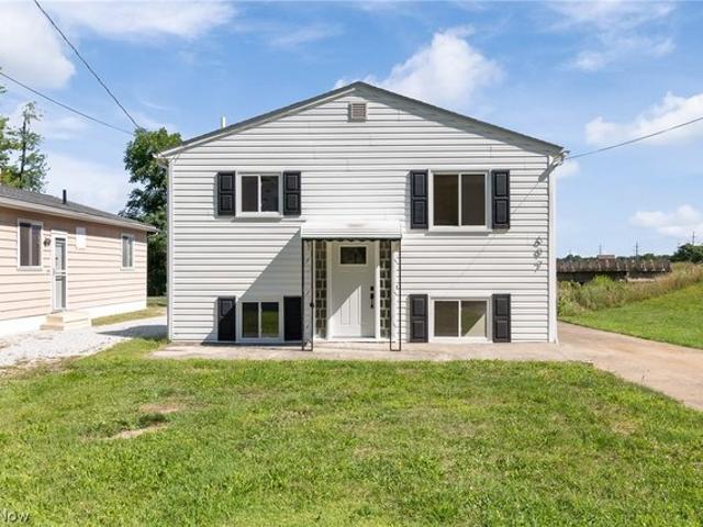 697 Ocean Ave, Akron, OH 44310