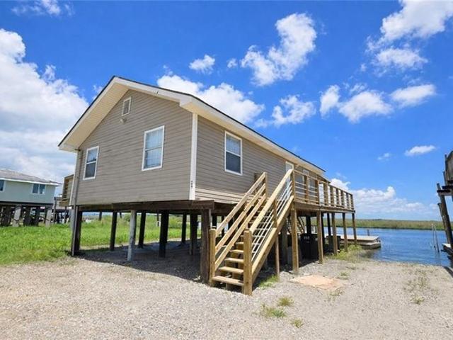 697 Martin Ln, Port Sulphur, LA 70083