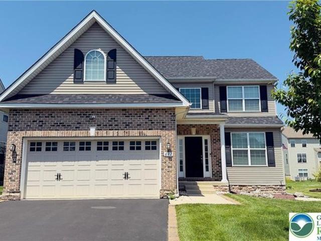697 Mulberry Dr, Lower Nazareth Township, PA 18064