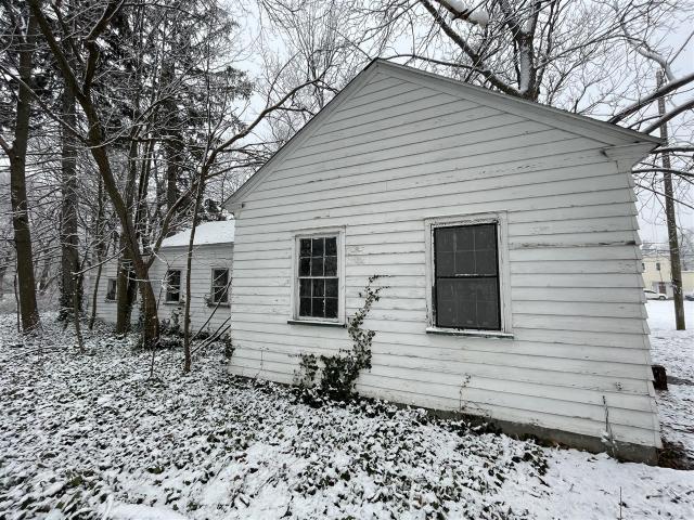 697 W Grand Avenue