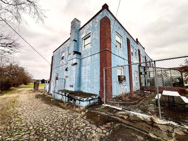 697 Vanderbilt Rd