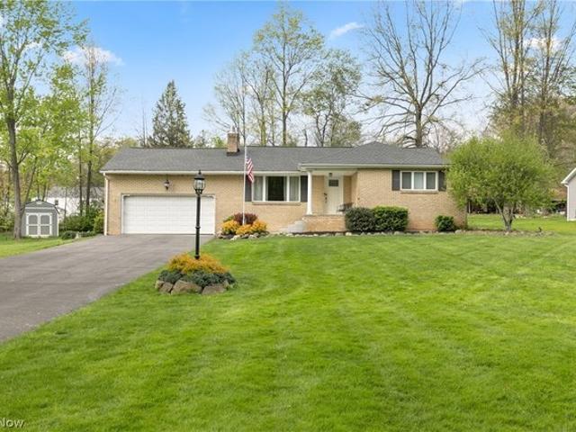 6987 White Oak Dr, Hubbard, OH 44425