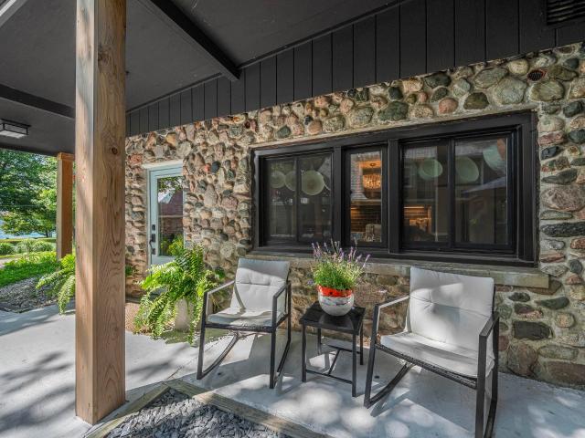 6988 Peninsula Drive