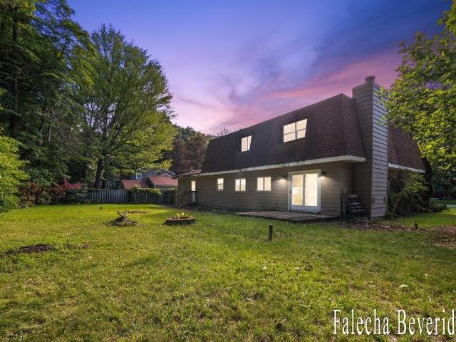 6989 Hiawatha Drive