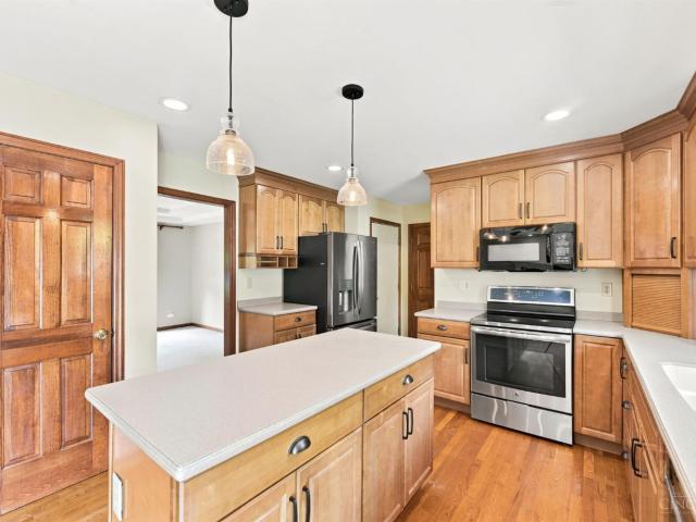 6980 Dovehill Lane