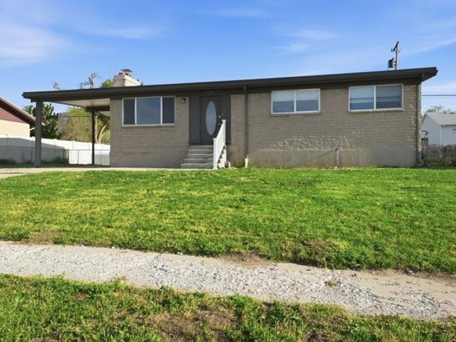 698 E Oquirrh Ave, Tooele, UT 84074