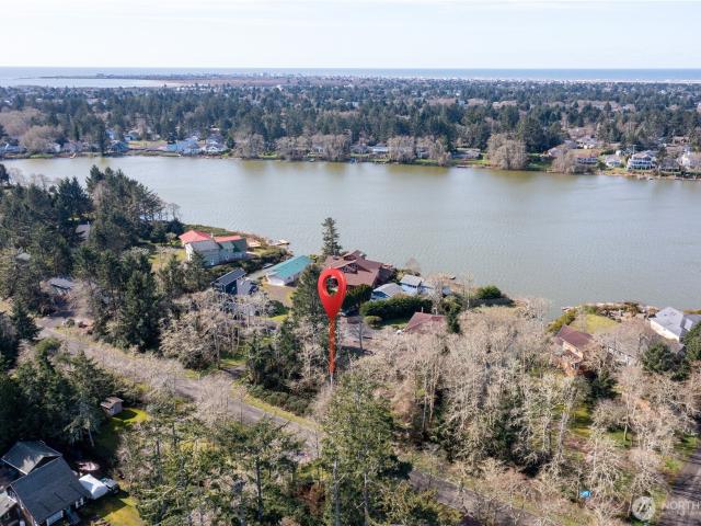 698 Fern Court SE