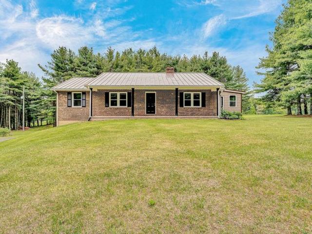 698 Hummingbird Ln SE, Copper Hill, VA 24079