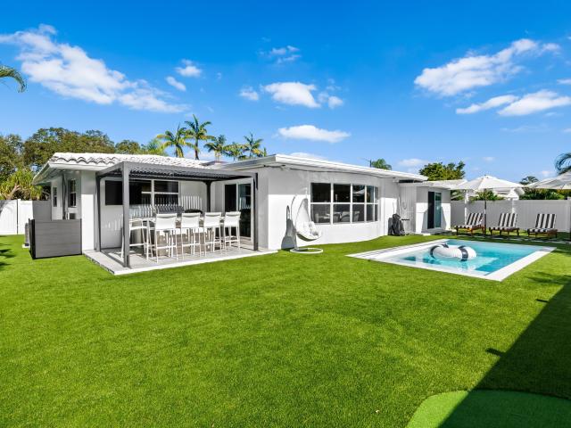 698 W Camino, Boca Raton, FL 33486 | MLS #B26008 | Compass