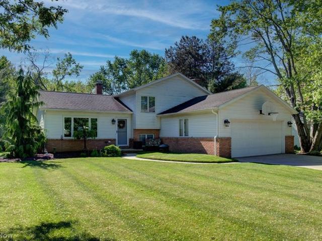 6997 Longview Dr, Solon, OH 44139