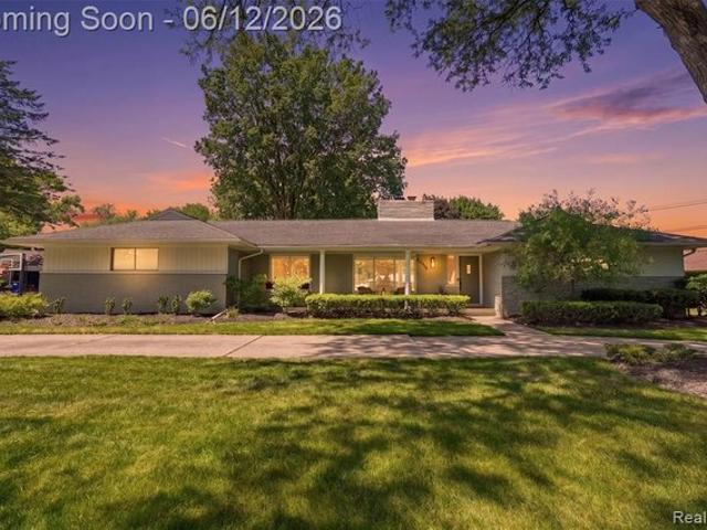 6998 Meadowlake Rd, Bloomfield Hills, MI 48301