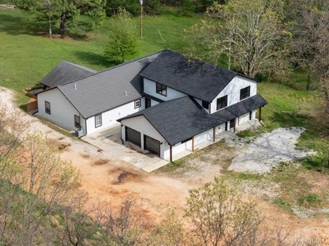 69999 E 152 Rd, Wyandotte, OK 74370