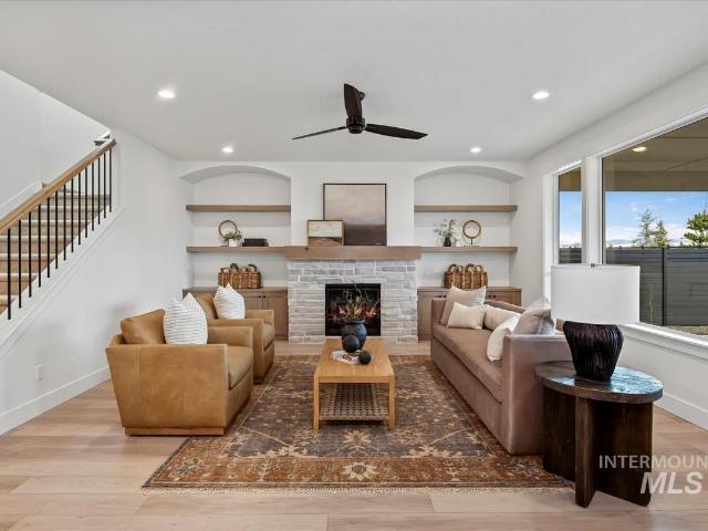 6990 W Los Flores St