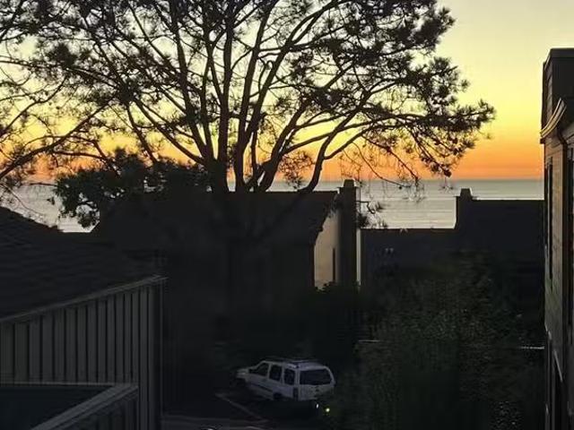 $6990 3 Bedroom 2 Bathroom Fully Furnished Ocean View Condo I.