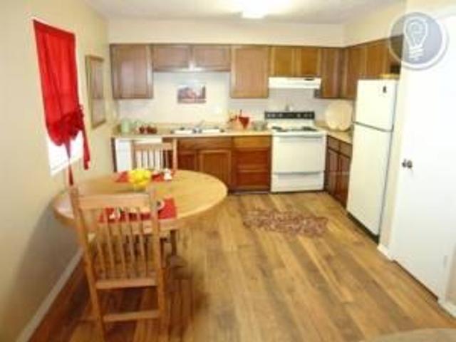 $699 / 2br 795ft² Sweet deal in east austin! east