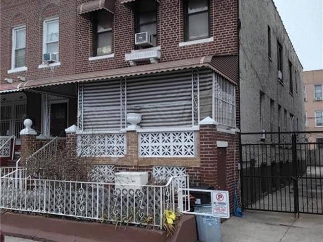 699 Bradford Street