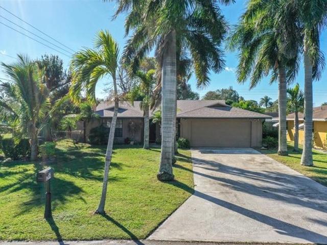 699 Ixoria Ave, Fort Pierce, FL 34982
