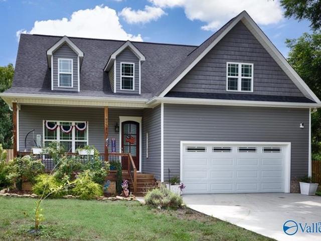 699 S Kyle St, Scottsboro, AL 35768