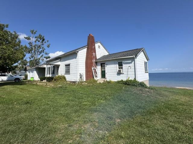 699 S State St, Saint Ignace, MI 49781