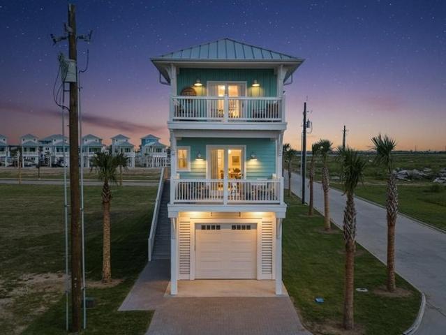 699 Seaside Dr, Crystal Beach, TX 77650