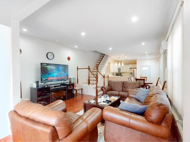 69 11 78th St, Queens, NY 11379