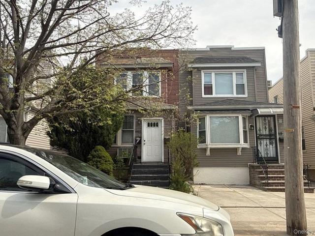 69 37 68th St, Glendale, NY 11385