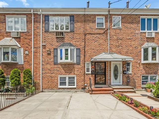 69 35 61st Rd, Middle Village, NY 11379