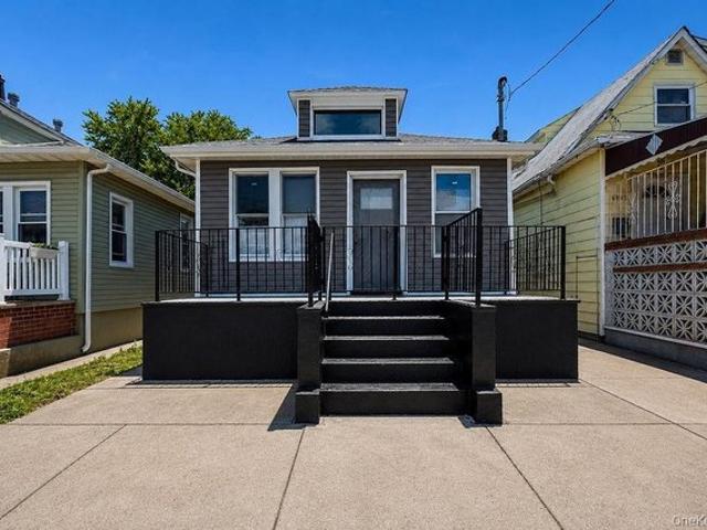 69 39 Elizabeth Ave, Far Rockaway, NY 11692