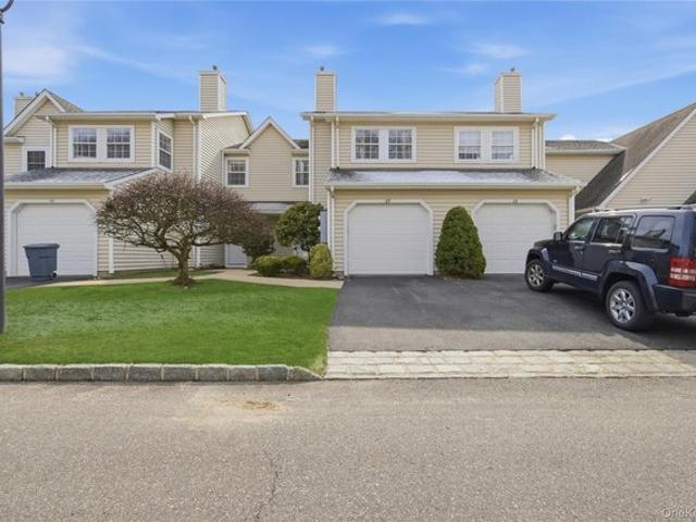 69 Thomas Ln, East Setauket, NY 11733