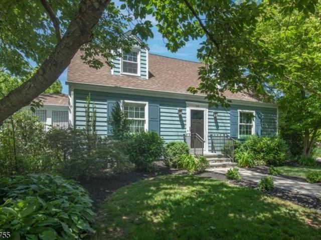 69 W Oak St, Bernards Twp, NJ 07920