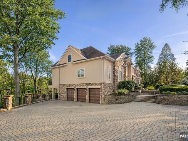 69 Woodland Road