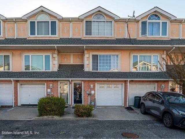 69 Alex Cir, Staten Island, NY 10305