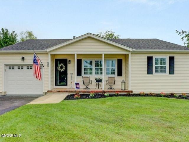 69 Brakenbury Dr, Toms River, NJ 08757