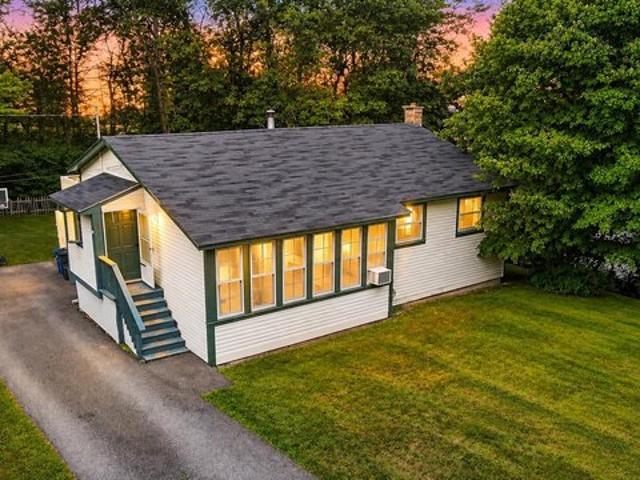 69 Carriage Hill Rd, Brattleboro, VT 05301