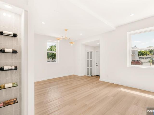 69 Chestnut Street