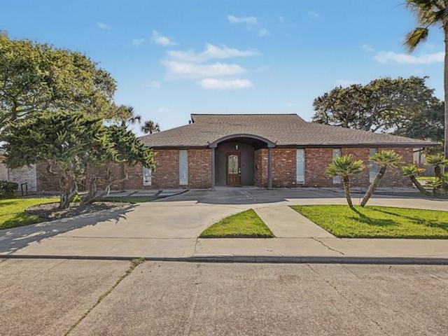 69 Colony Park Cir, Galveston, TX 77551