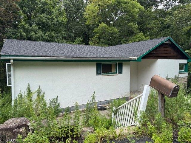69 Cranberry Ledge Rd, Byram Township, NJ 07821