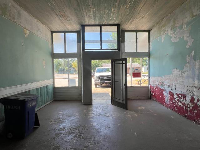 69 E North Avenue