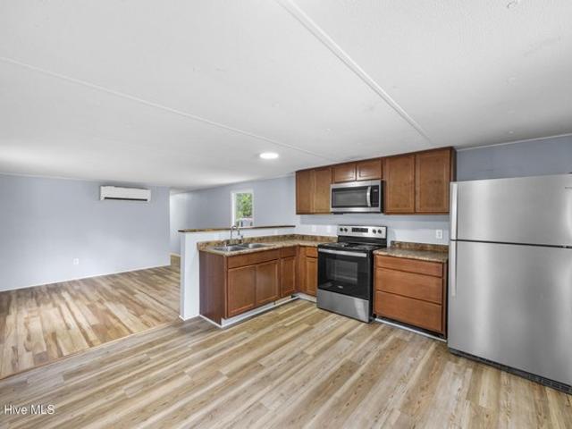 69 Elm Rd, Southport, NC 28461