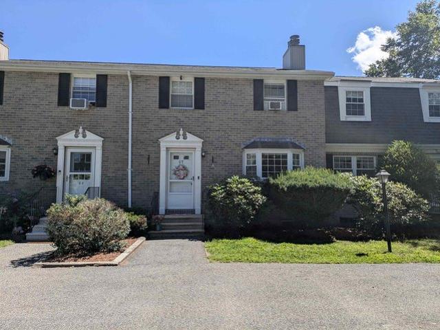 69 Fieldstone Dr, Londonderry, NH 03053