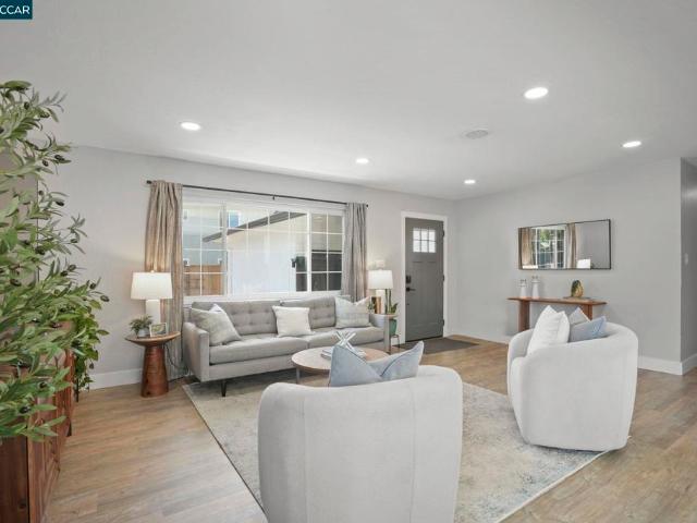 69 Fordham Ct