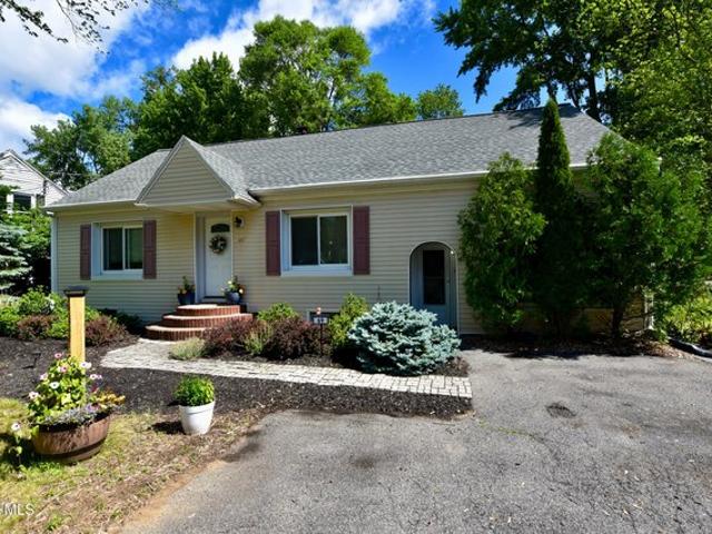 69 Gipp Rd, Guilderland, NY 12203