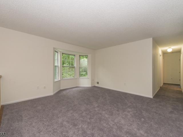 69 Heritage Ct