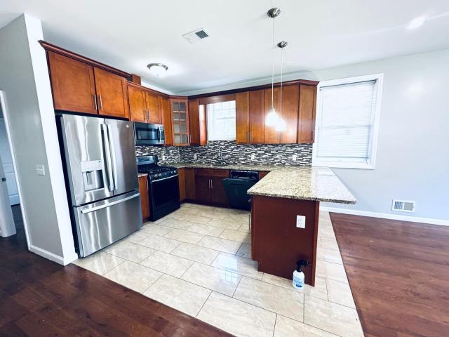 69 Hutton St # 1