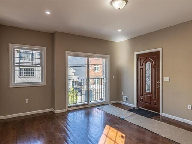69 Hutton St # 1