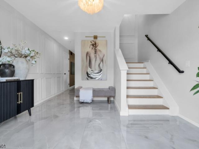 69 Leghorn Ave