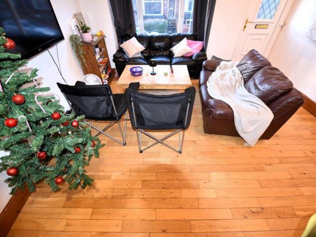 69 Manor Drive 6 bed house to rent £3,094 pcm £714 pw